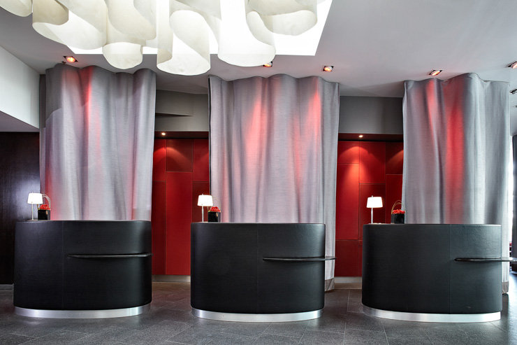 Renaissance Paris Arc de Triomphe | YONDER