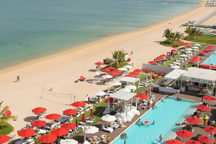 Le bar à Dubaï Fluid Beach Club