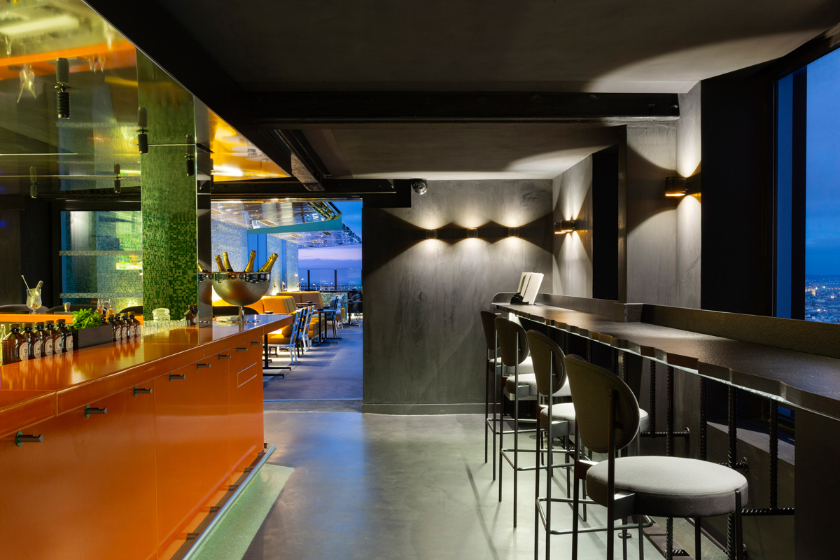 On a testé le SKYBAR, le plus haut rooftop de Paris