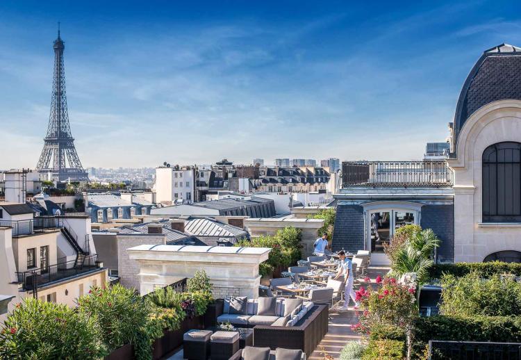 Le Rooftop du Peninsula Paris : le plus chic des rooftops parisiens