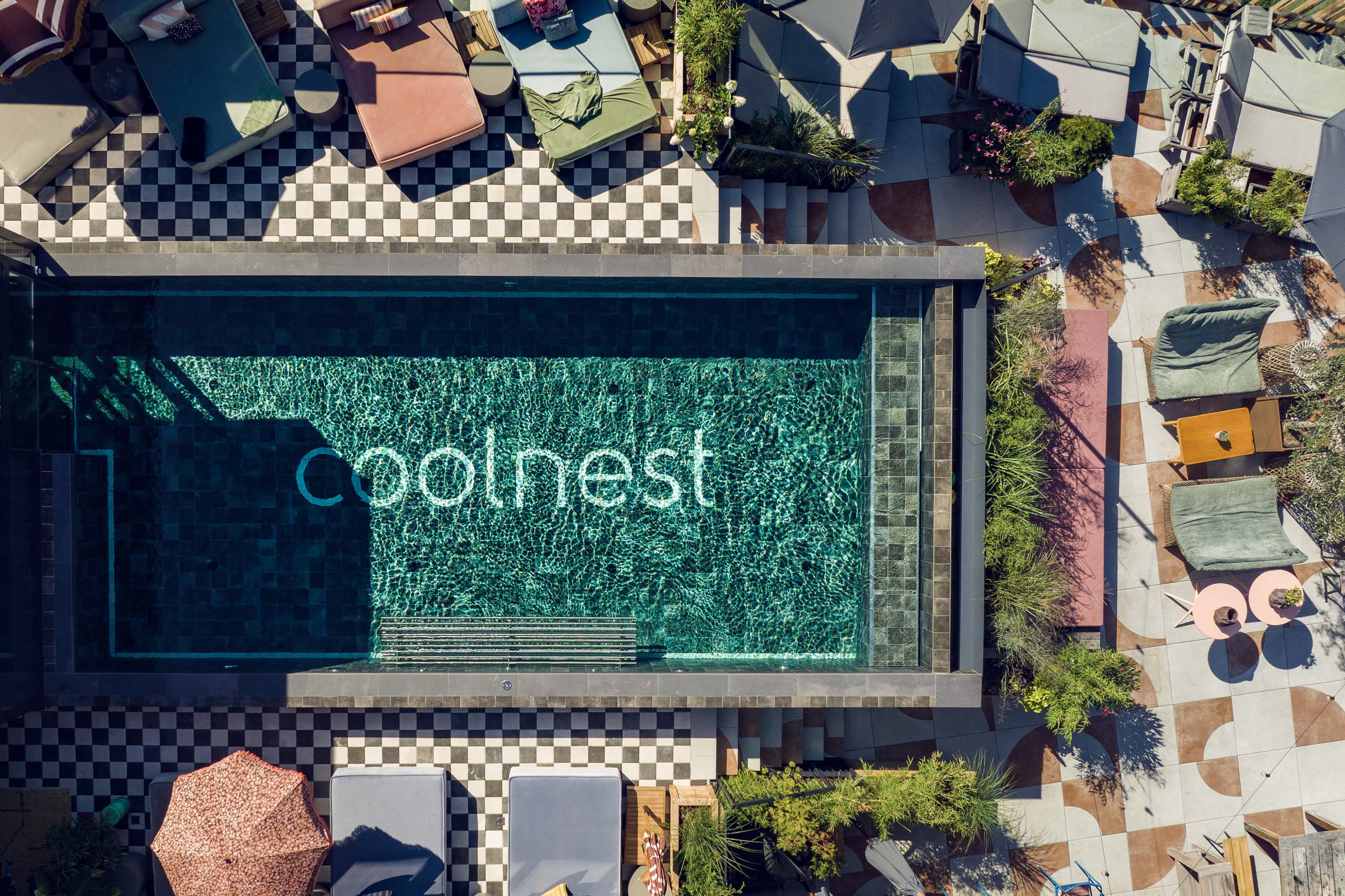 Coolnest : un hôtel urbain dans une vallée des Alpes autrichiennes