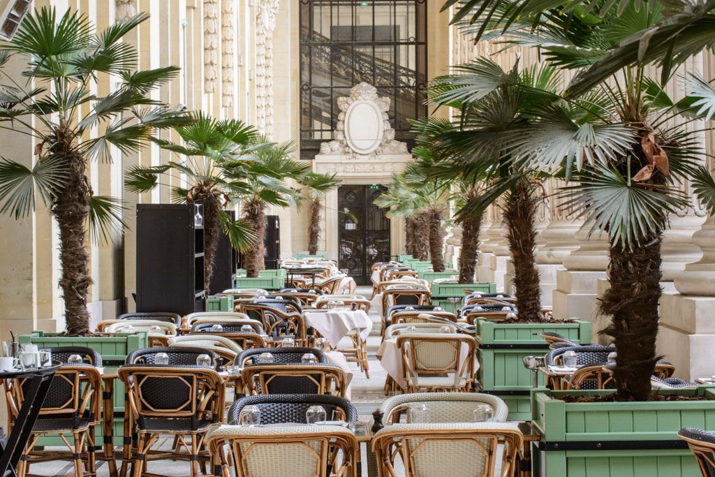 30. La plus monumentale : la terrasse du Mini Palais | YONDER